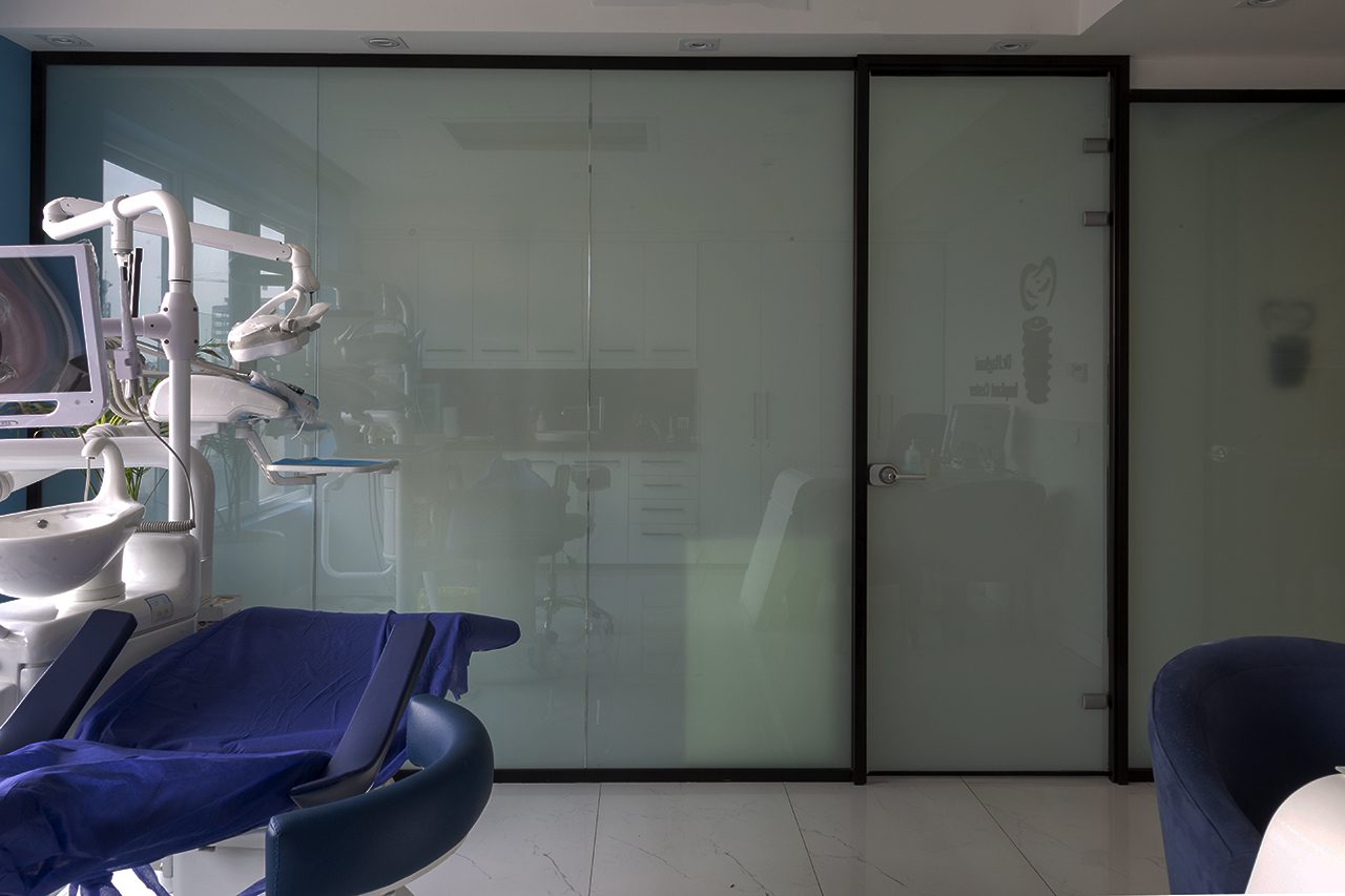 Smart Healthcare Privacy Glass for Hospitals & Clinics